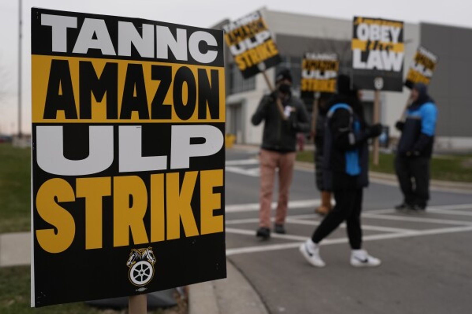Detroit Refinery Strike Ends with Historic Seven-Year Contract Agreement